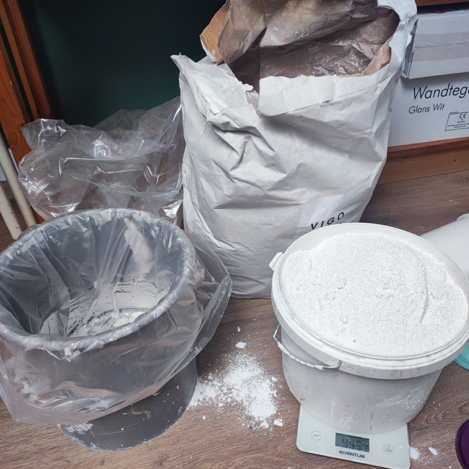 Hoe maak je keramiek? Deel 7: tweedelige mal maken van een kopje ...