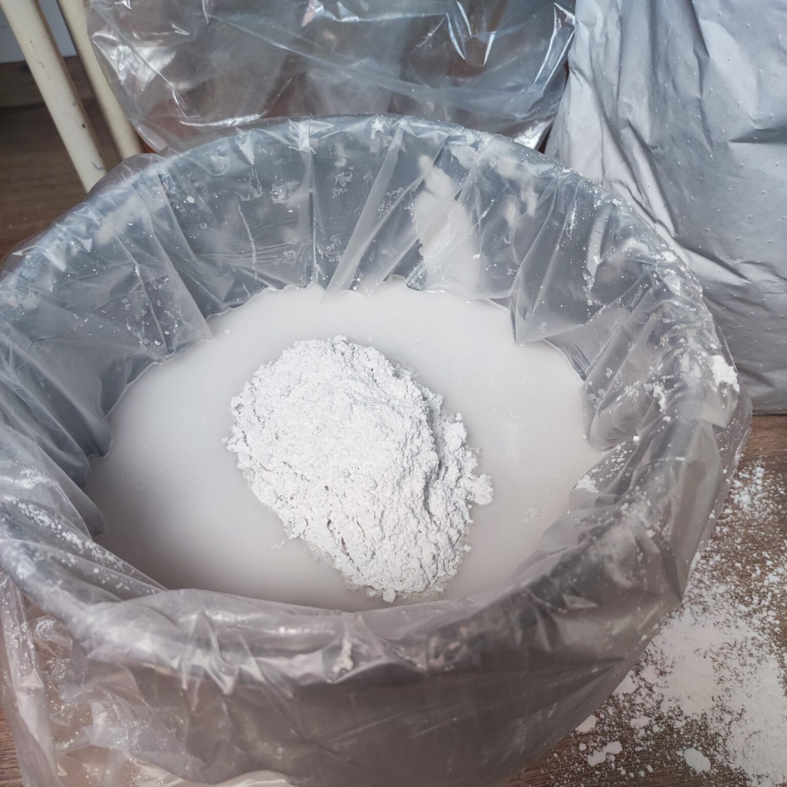 Hoe maak je keramiek? Deel 7: tweedelige mal maken van een kopje ...
