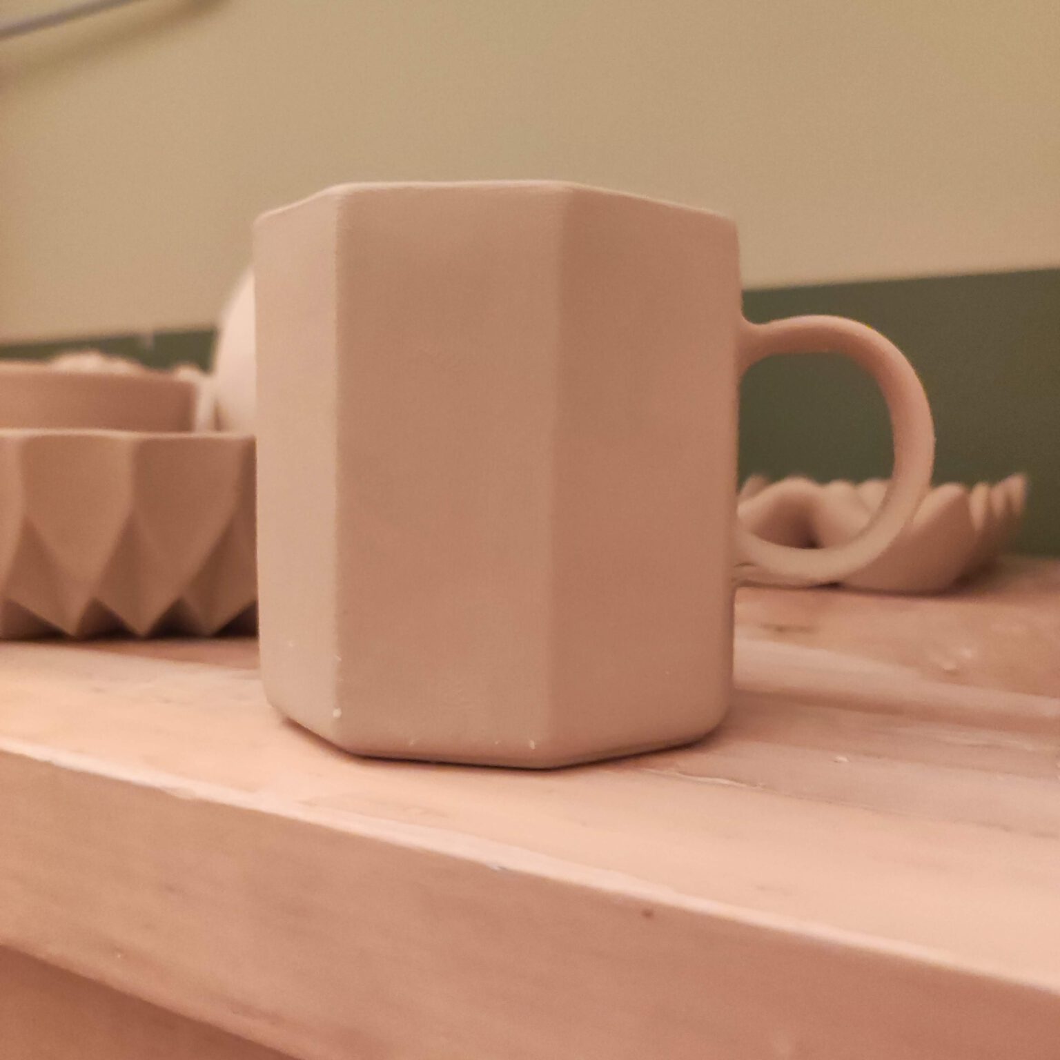 Hoe maak je keramiek? Deel 7: tweedelige mal maken van een kopje ...